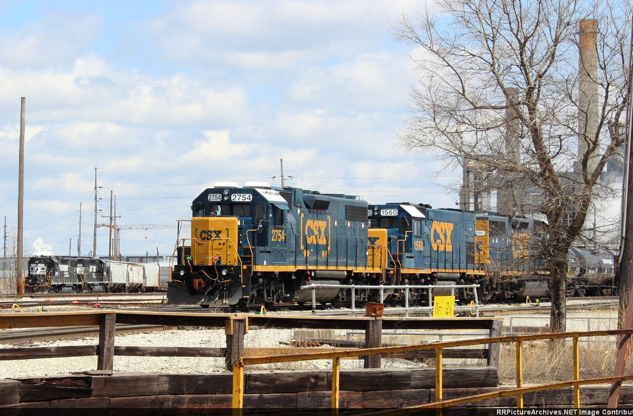 CSX 2754 1560 2700 NS 5193 3388